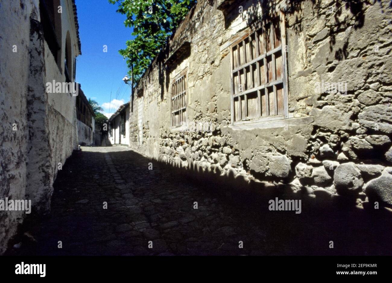 Empty alley way Stock Photo - Alamy
