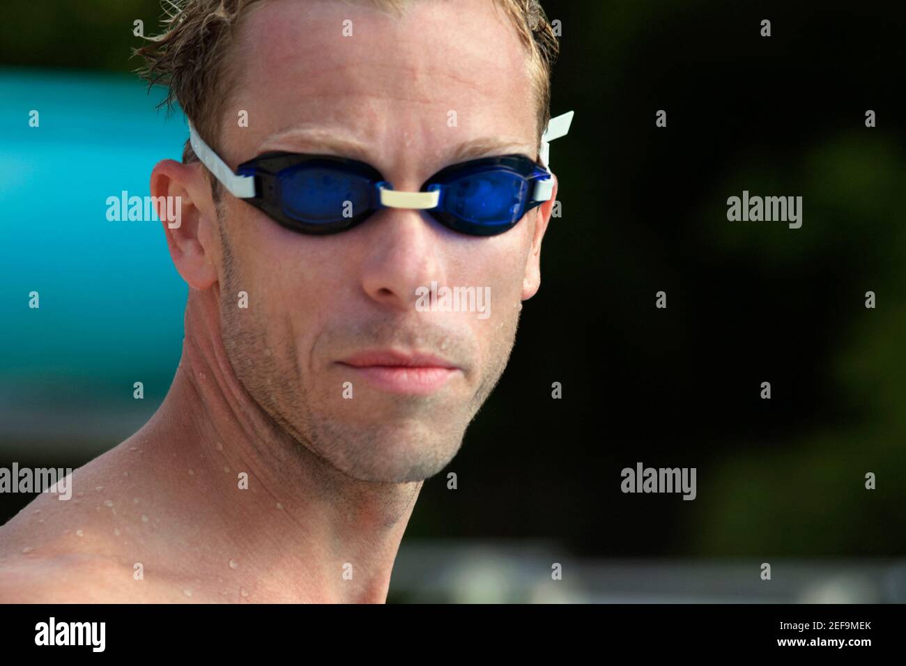 Wearing goggles on head hi-res stock photography and images - Alamy