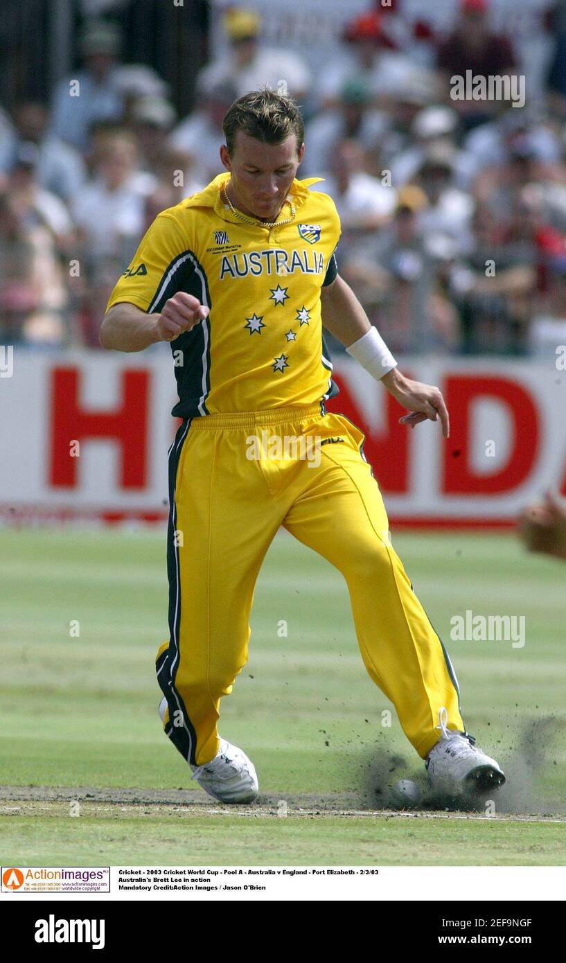 Australias brett lee in action hi-res stock photography and images - Alamy
