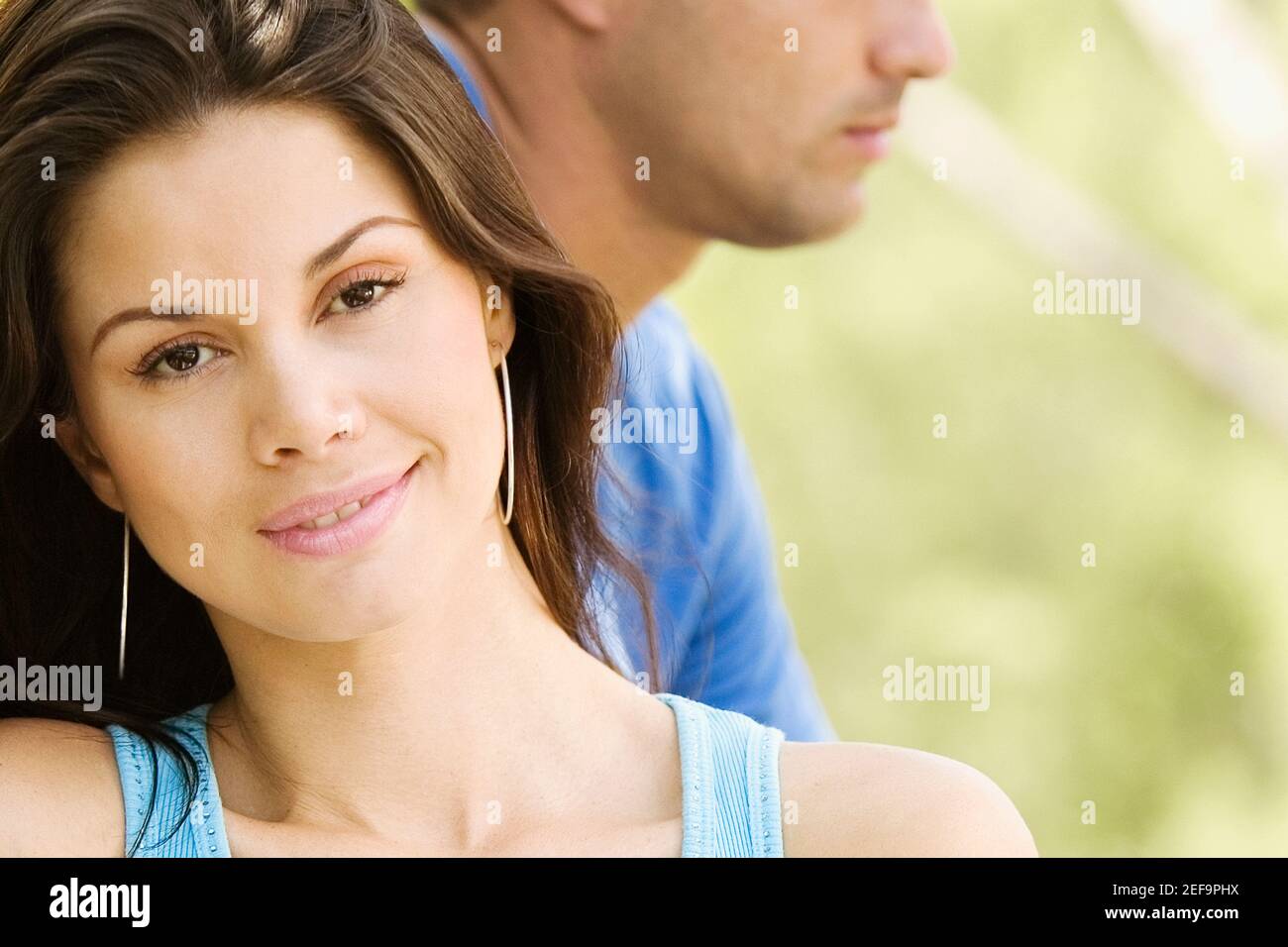 Man smiling portrait 25 29 dof hi-res stock photography and images - Alamy