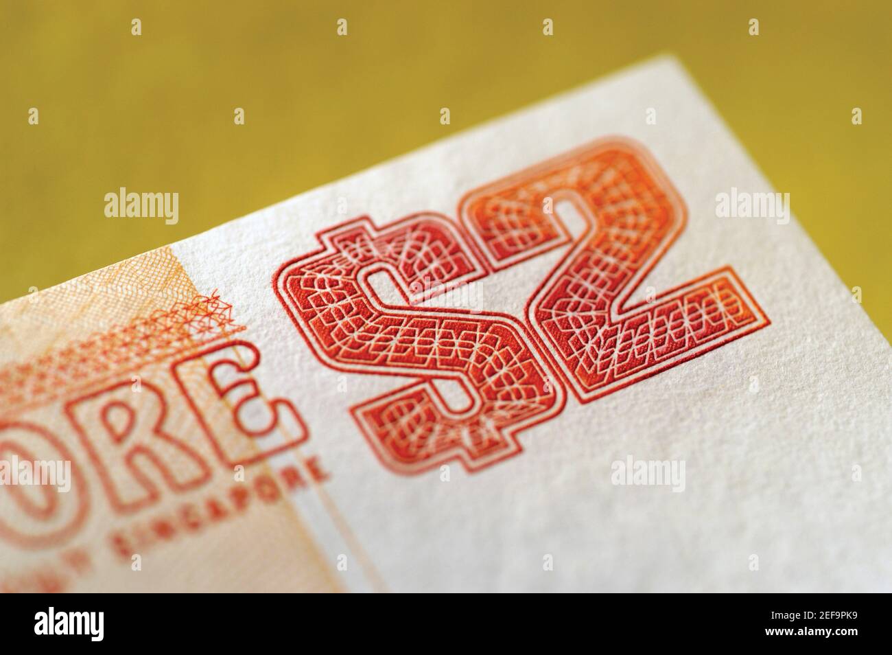 Two dollar Singapore bank note, close-up Stock Photo - Alamy