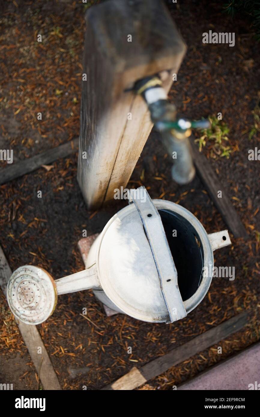 Watering can from above hi-res stock photography and images - Alamy
