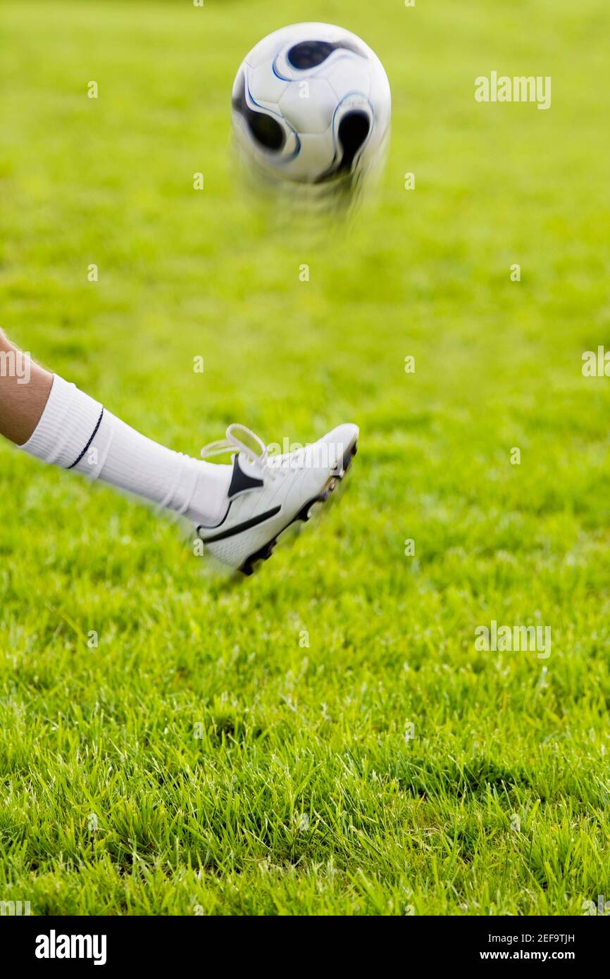 Image of a ball moving hi-res stock photography and images - Alamy