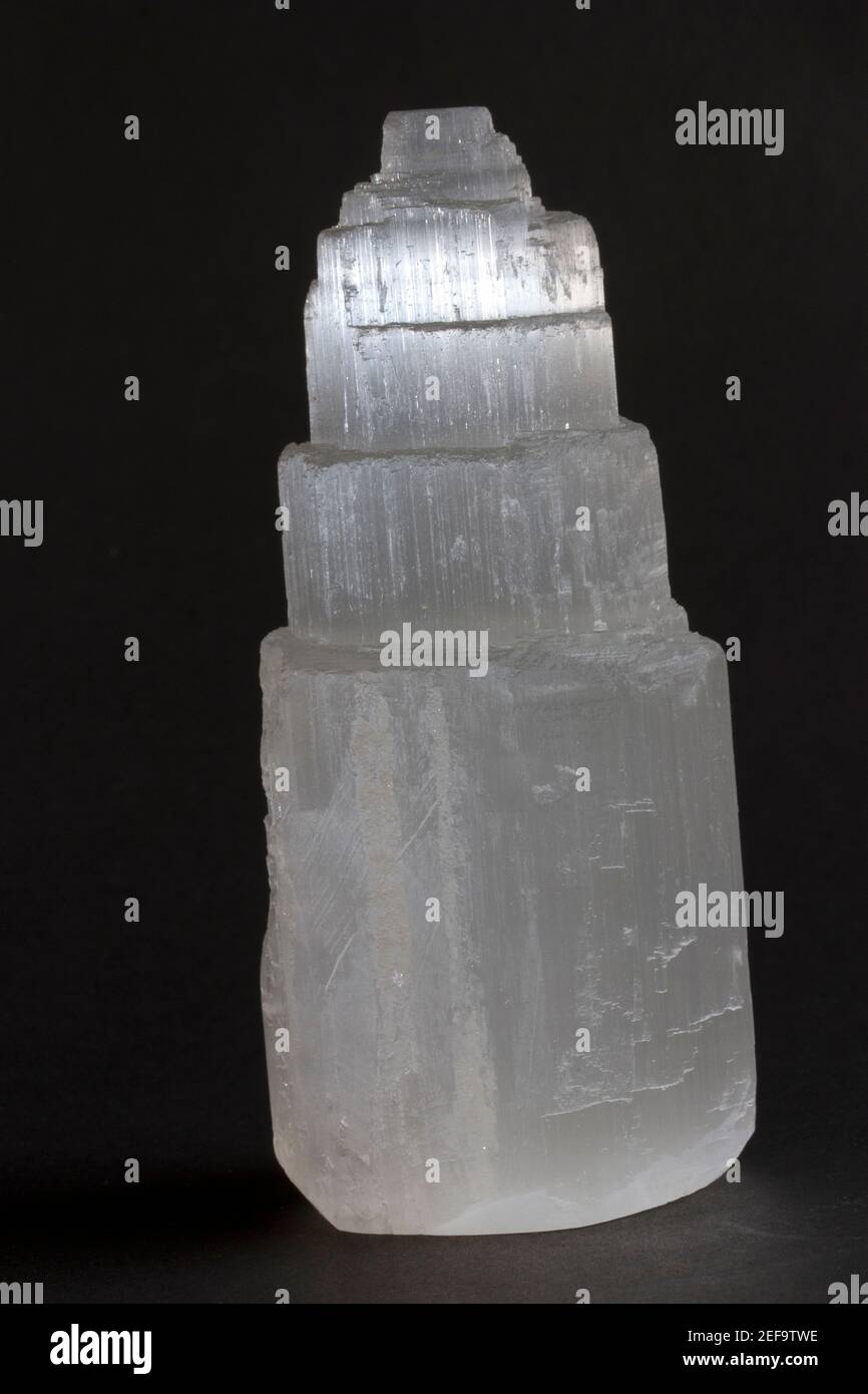 Prismatic cleavage hi-res stock photography and images - Alamy