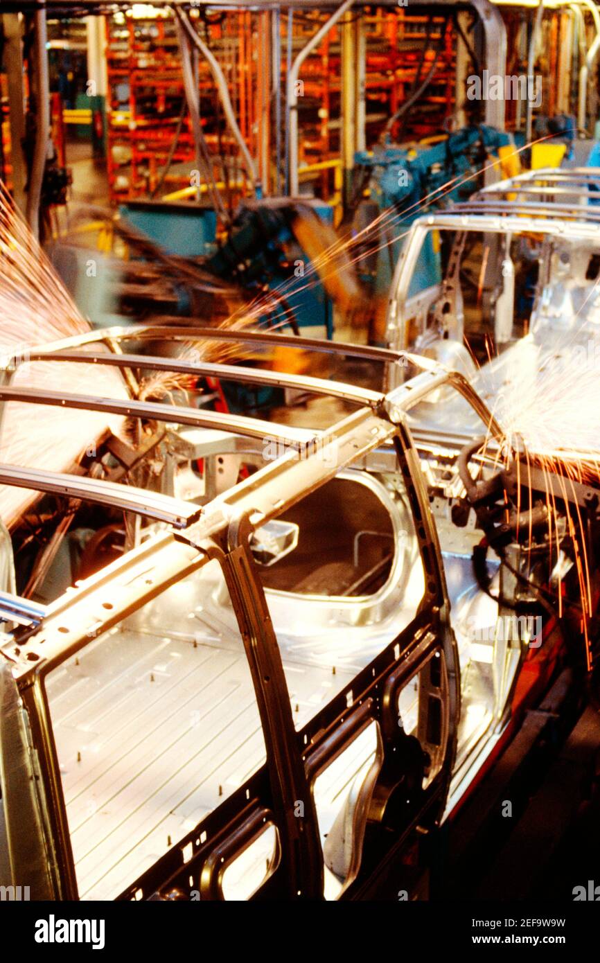 Car factory robots united states hi-res stock photography and images ...