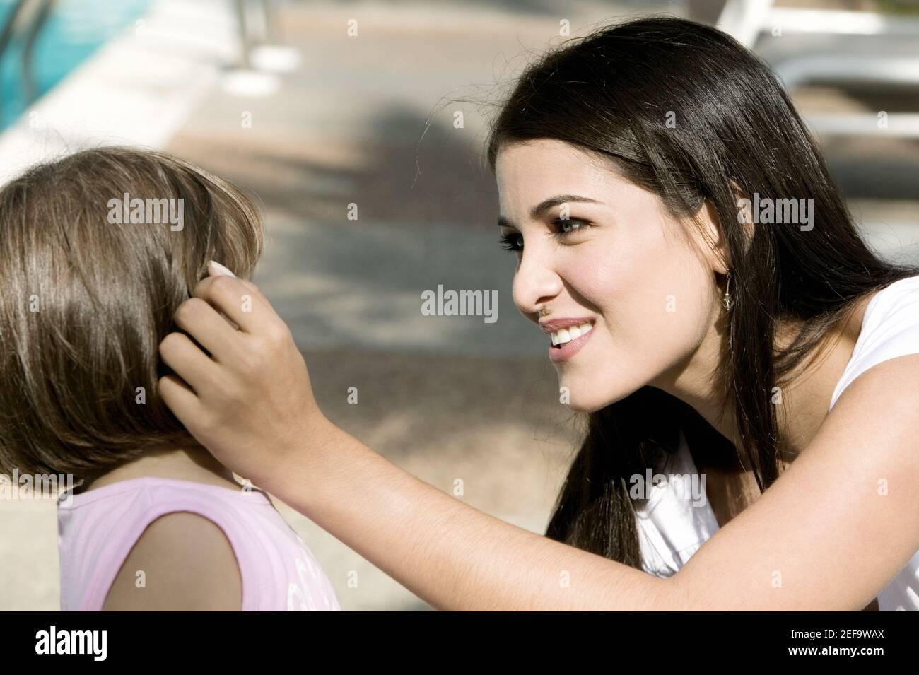 Black mother and daughter profile hi-res stock photography and images ...