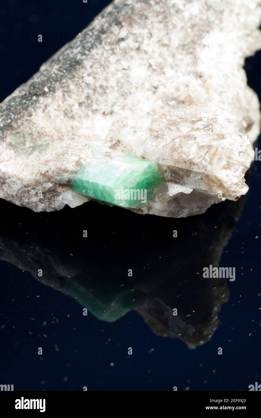 Raw emeralds hi-res stock photography and images - Alamy