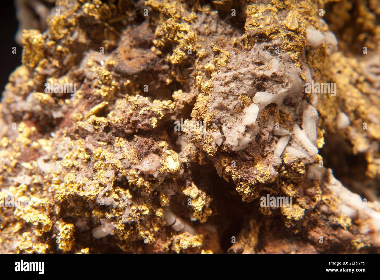 wire gold mineral sample Stock Photo - Alamy