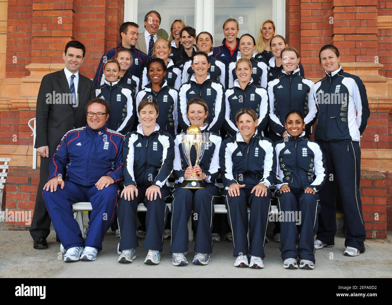 Lords cricket ground pavillion hi-res stock photography and images - Alamy