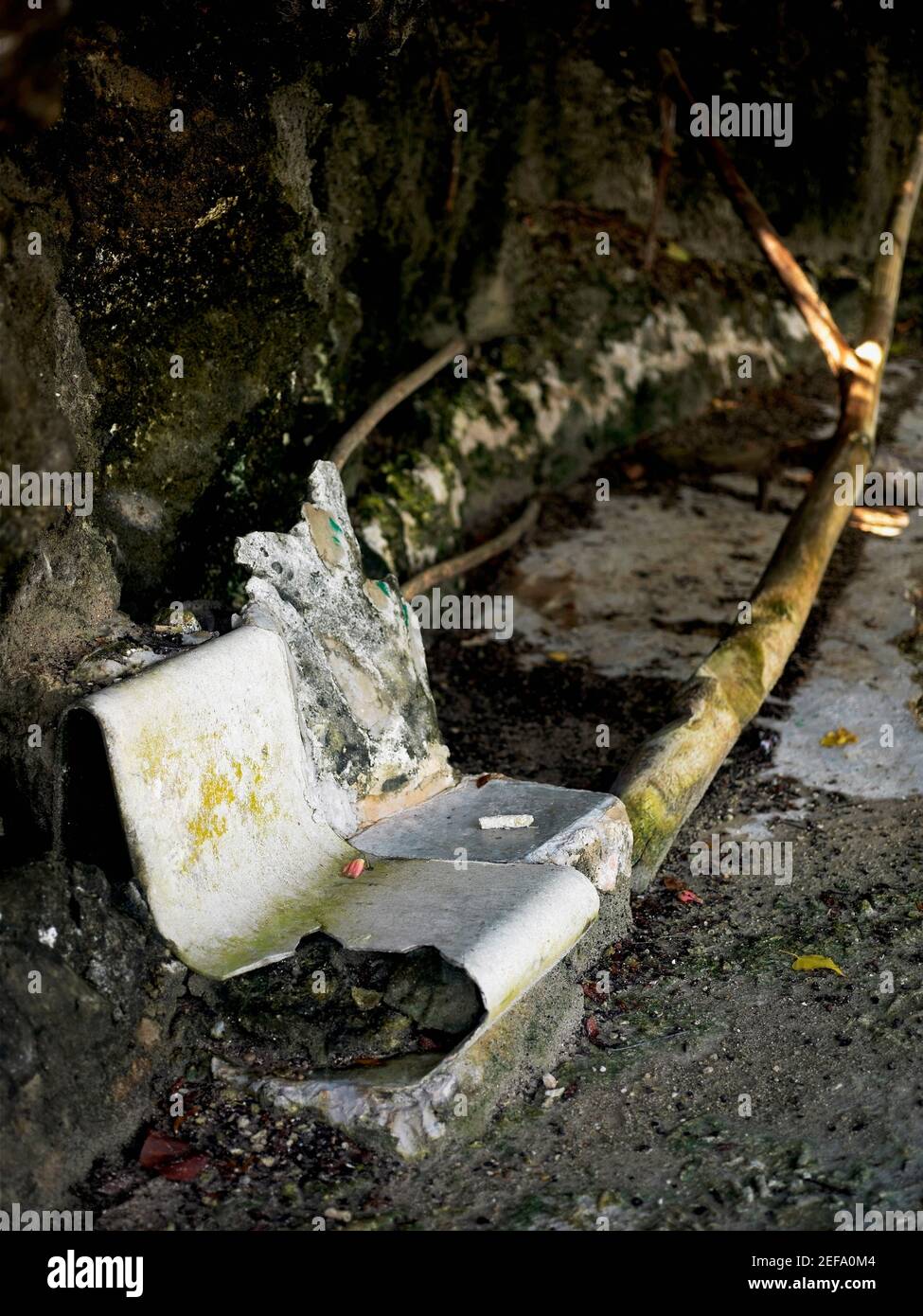 Close-up of a damaged bench Stock Photo - Alamy