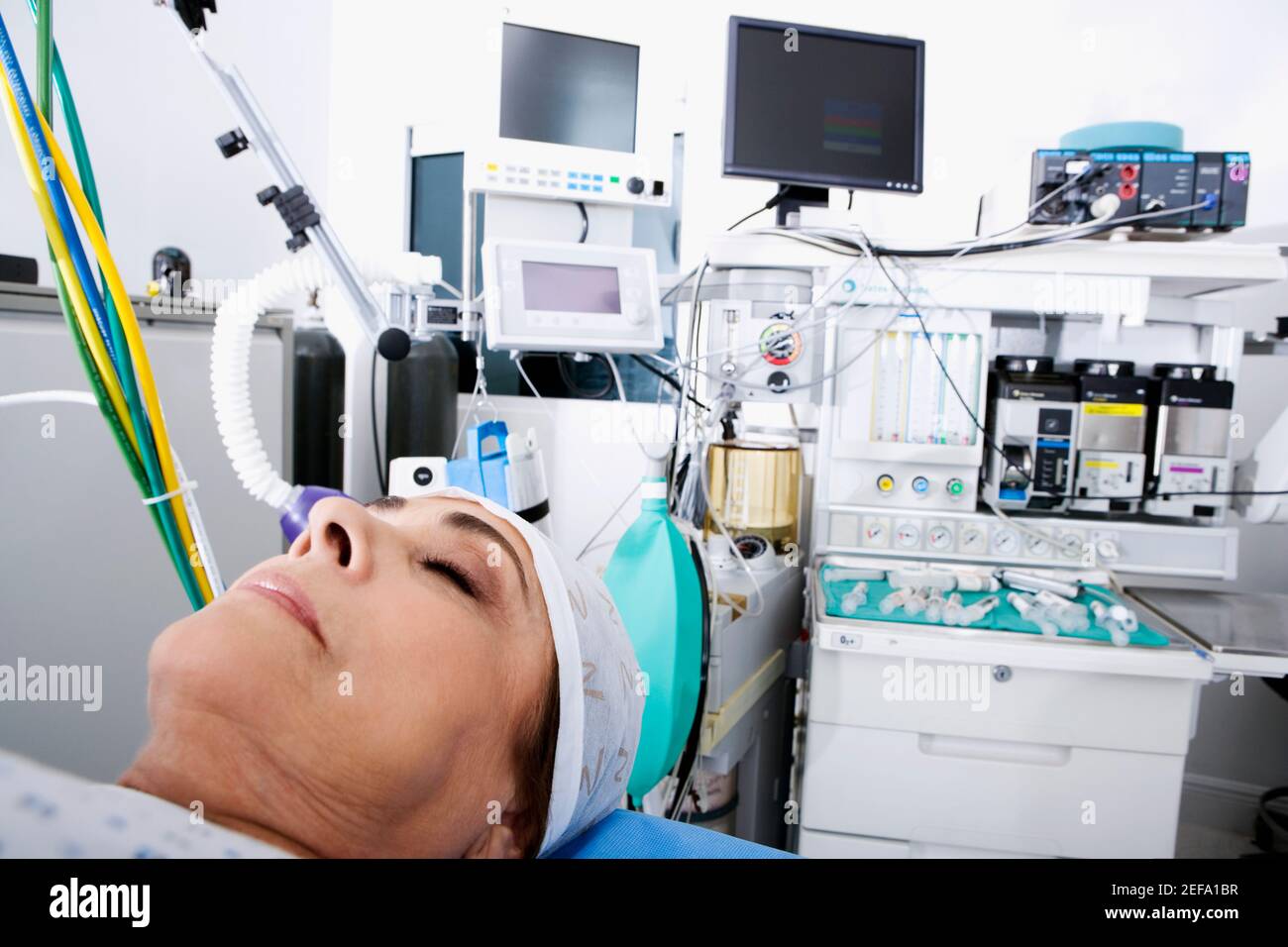 Female patient in the ICU Stock Photo - Alamy
