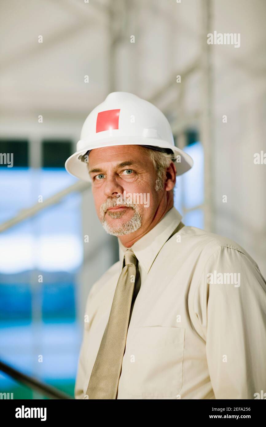 Portrait of a male architect looking confident Stock Photo - Alamy