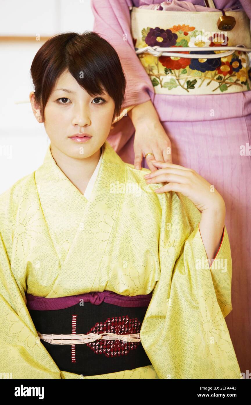 Asian woman kimono sitting hi-res stock photography and images - Alamy