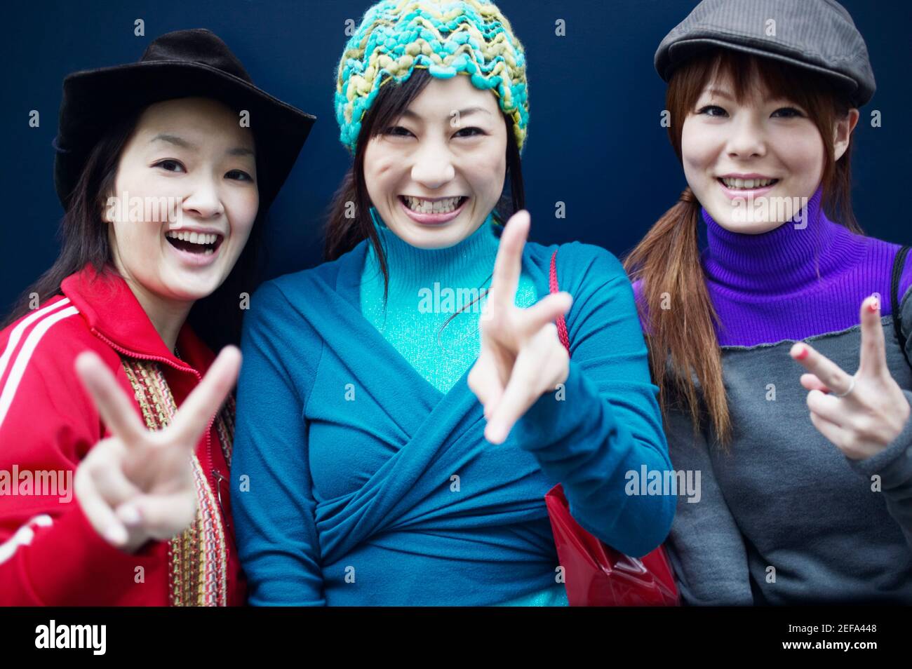 Hand making peace sign close up hi-res stock photography and images - Alamy