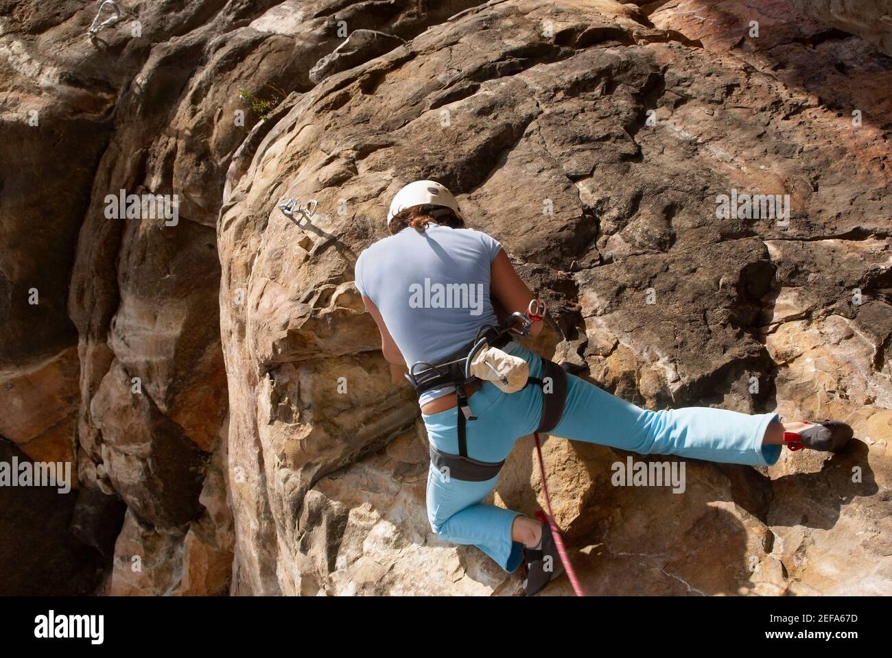 Woman free climbing rock face hi-res stock photography and images - Alamy