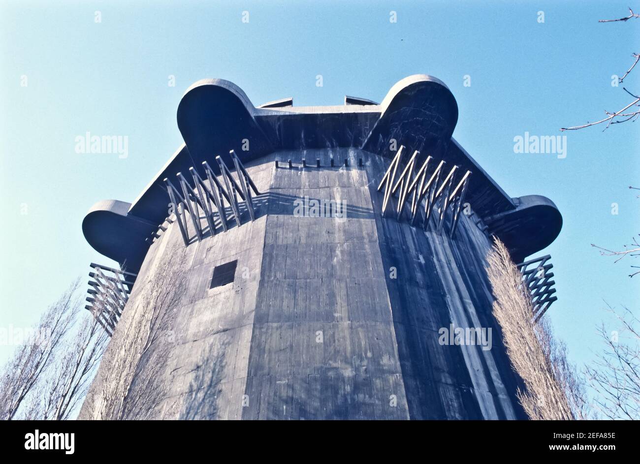 Wien, Flakturm (Gefechtsturm) Augarten, historische Aufnahme um 1985 ...