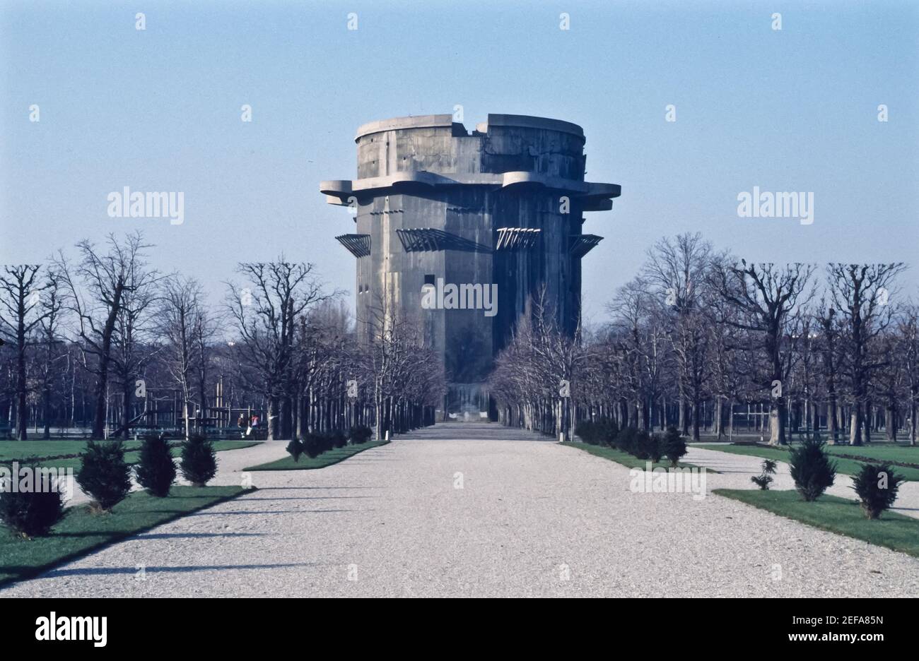 Wien, Flakturm (Gefechtsturm) Augarten, historische Aufnahme um 1985 ...