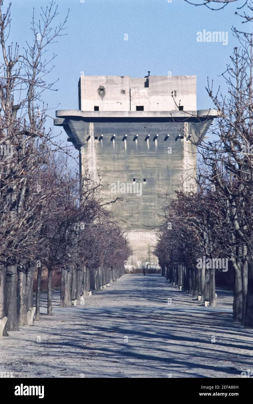 Wien, Flakturm (Leitturm) Augarten, historische Aufnahme um 1985 ...