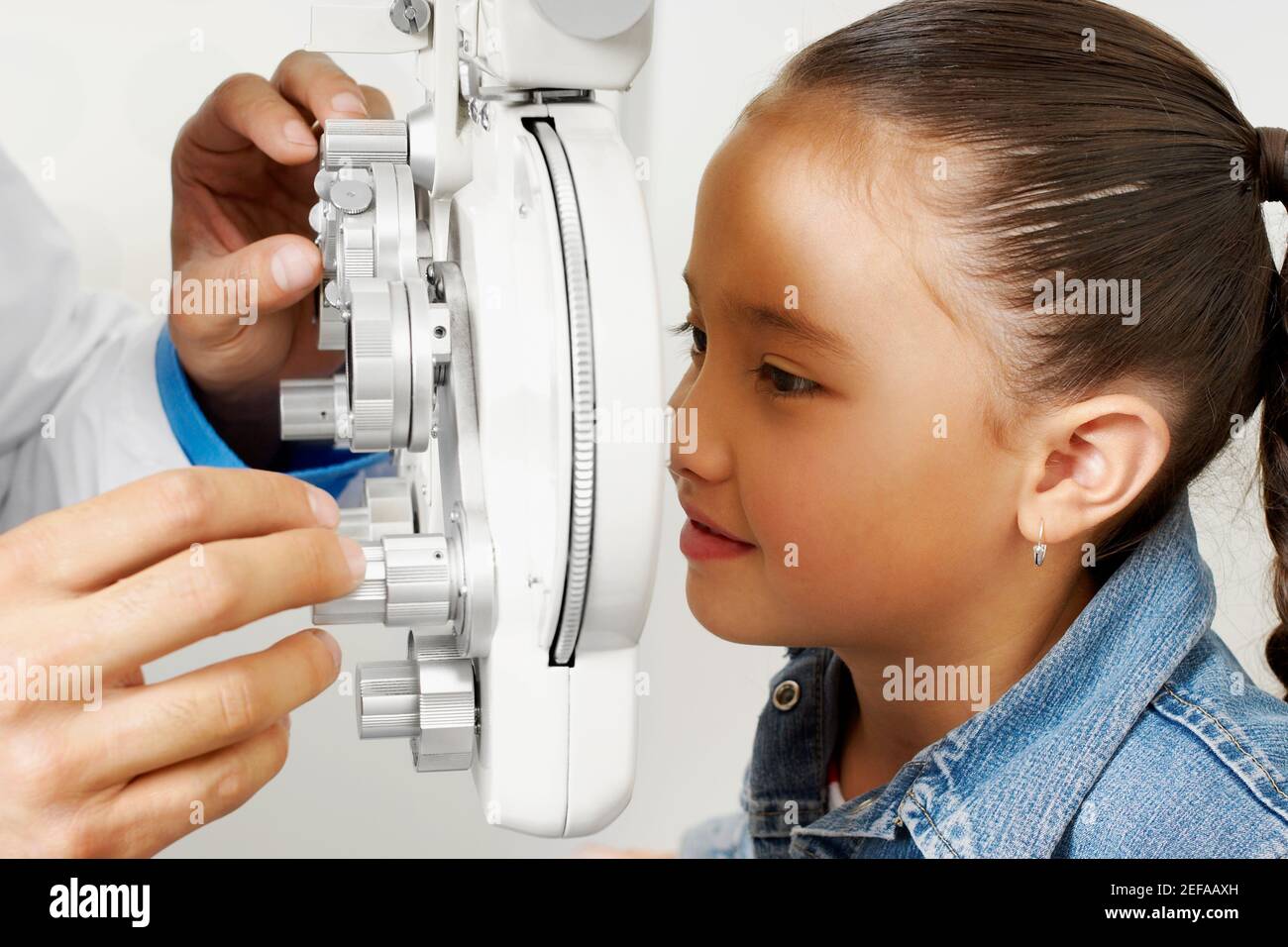 Tween doctor hi-res stock photography and images - Alamy