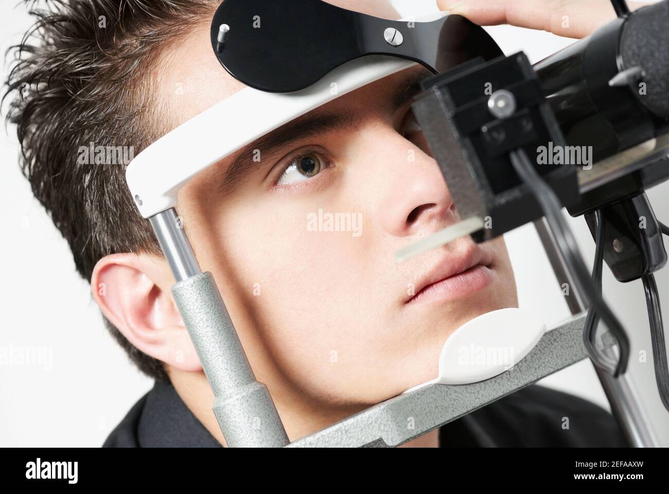 Young man having an eye test Stock Photo - Alamy