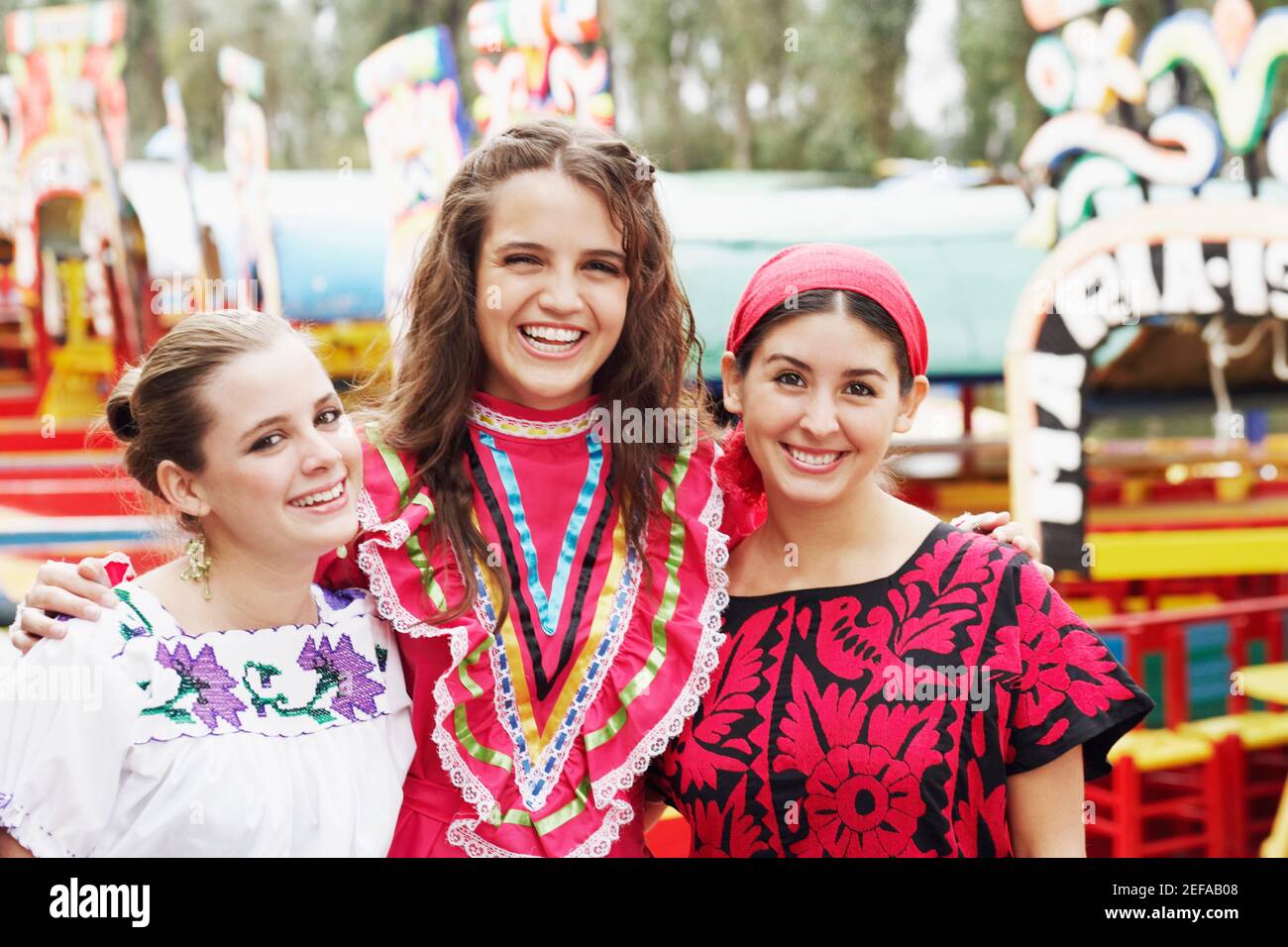 Three mexican women hi-res stock photography and images - Alamy
