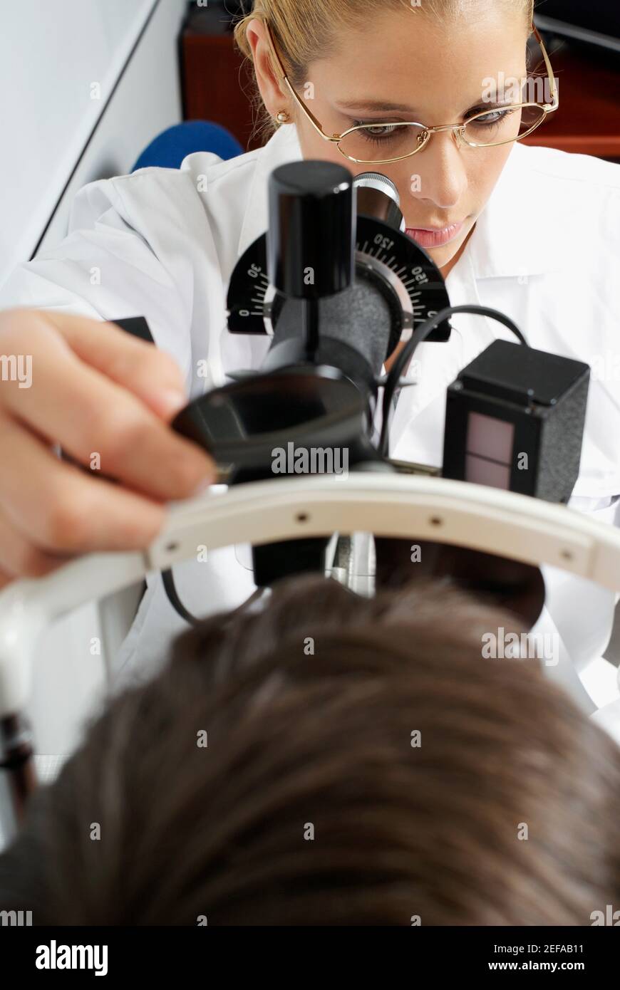 Man eyes through gap hi-res stock photography and images - Alamy