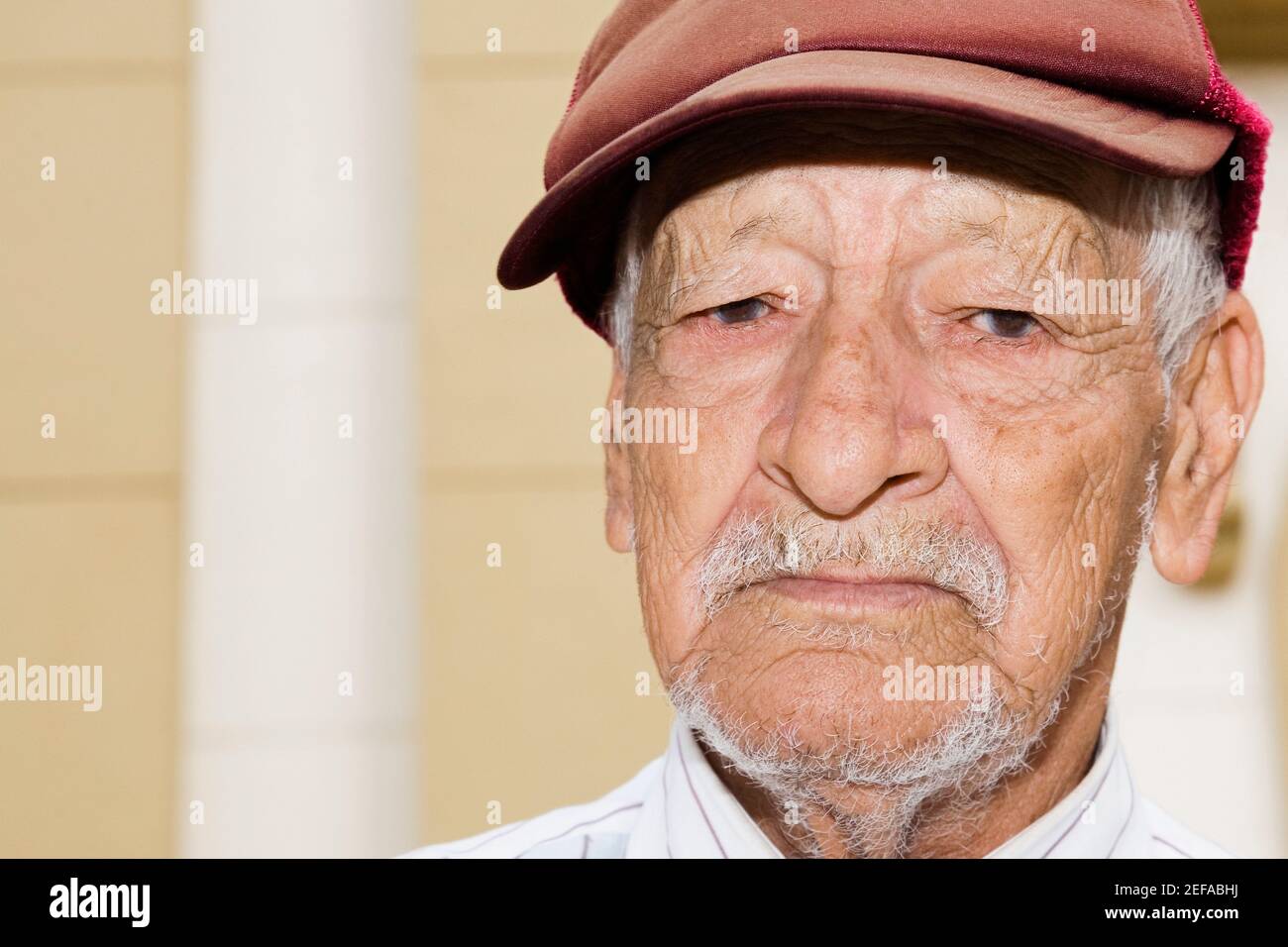 Portrait of a man wearing flat cap hi-res stock photography and images ...