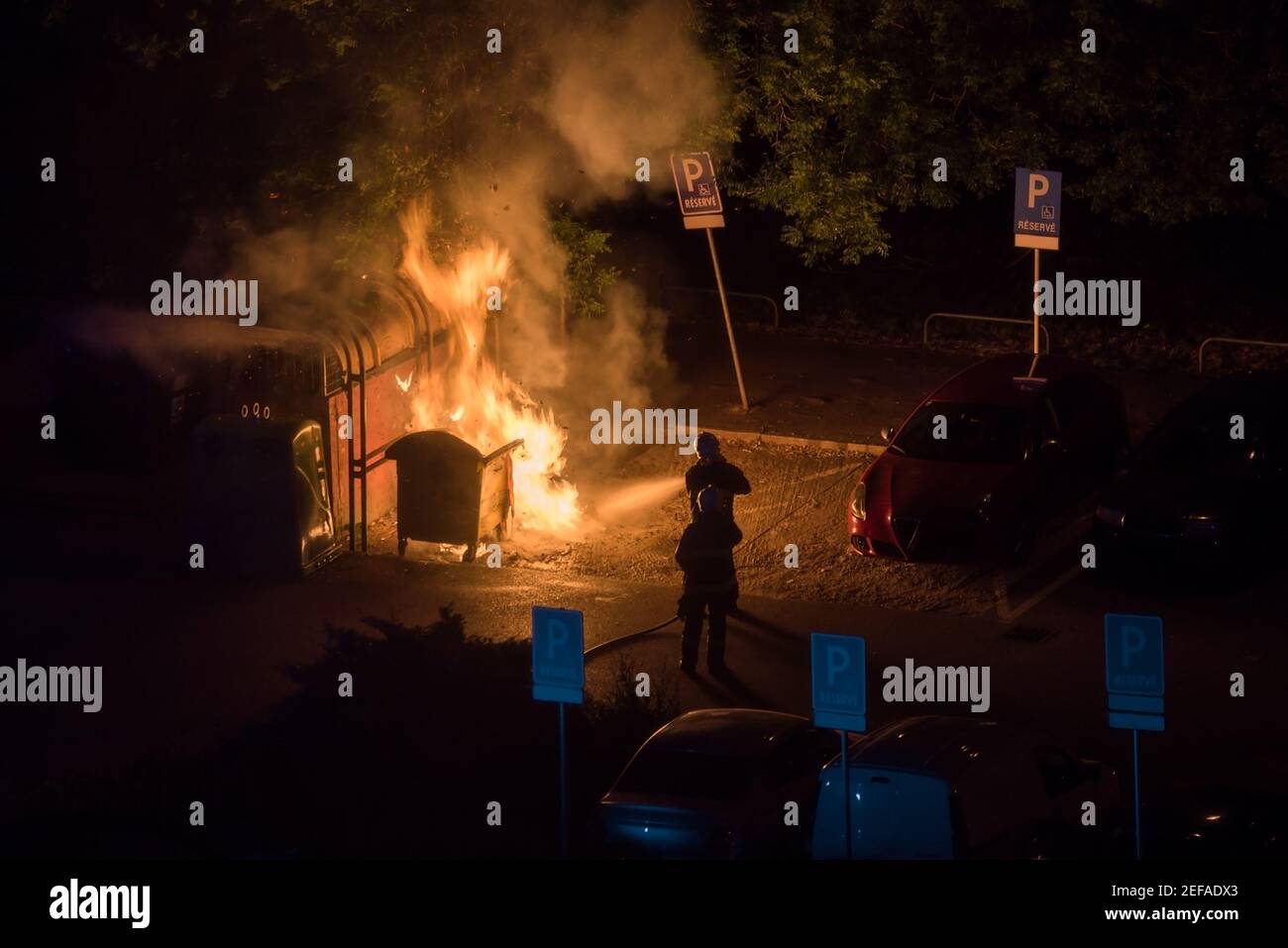 Dumpster fire hi-res stock photography and images - Alamy
