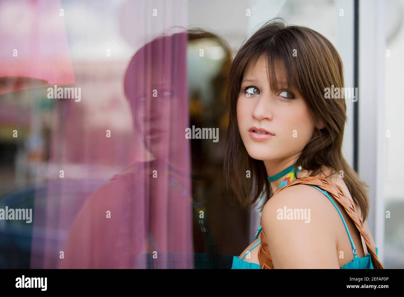 Side profile of a young woman window shopping Stock Photo - Alamy