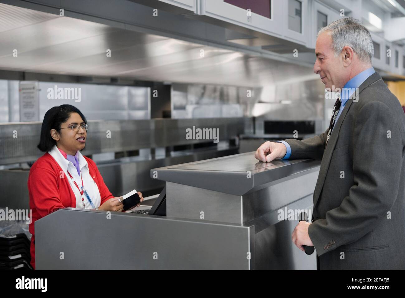 Airline ticketing counter hi-res stock photography and images - Alamy