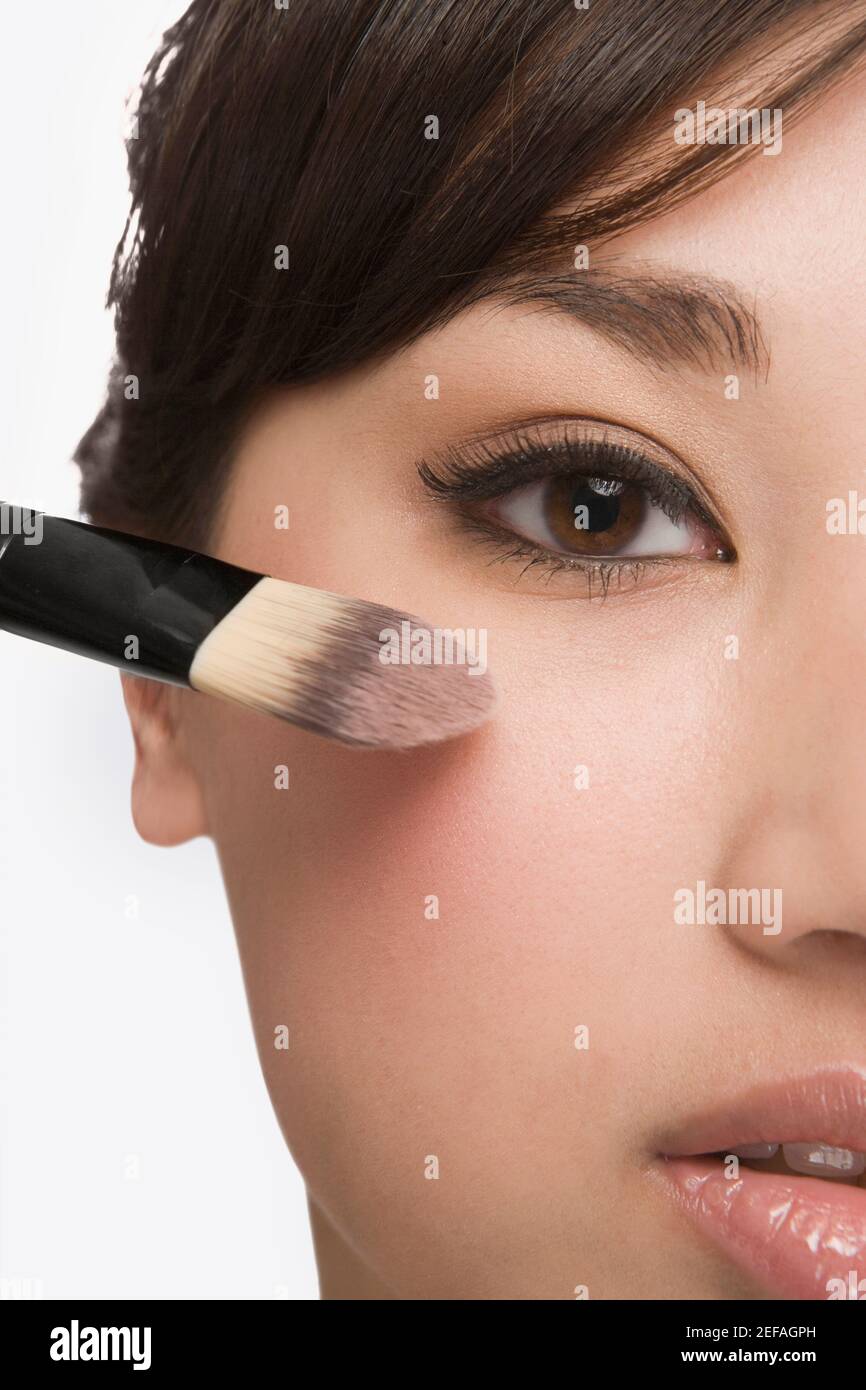 Close up of a young woman applying make up Stock Photo - Alamy