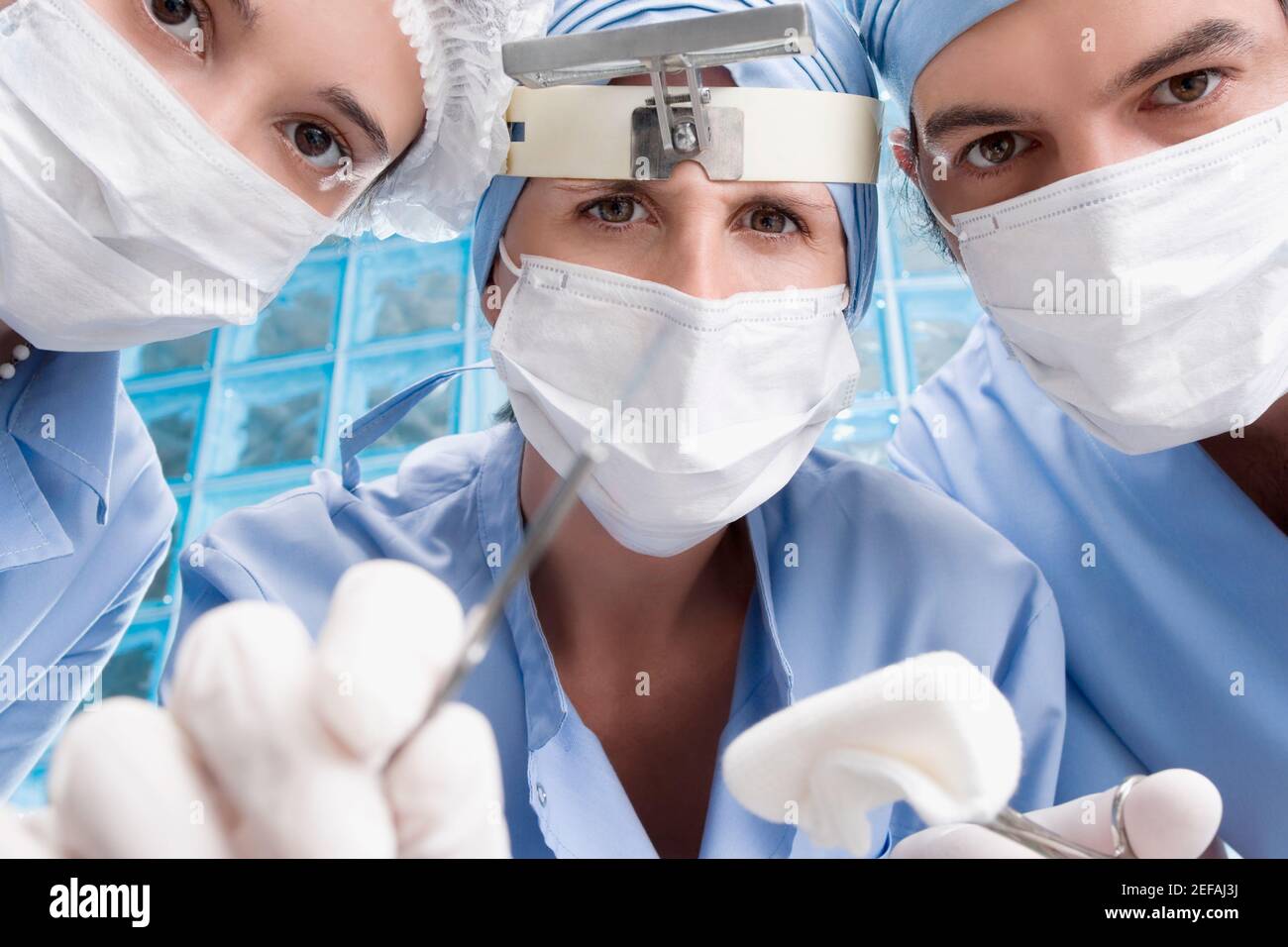Female surgeons hi-res stock photography and images - Alamy