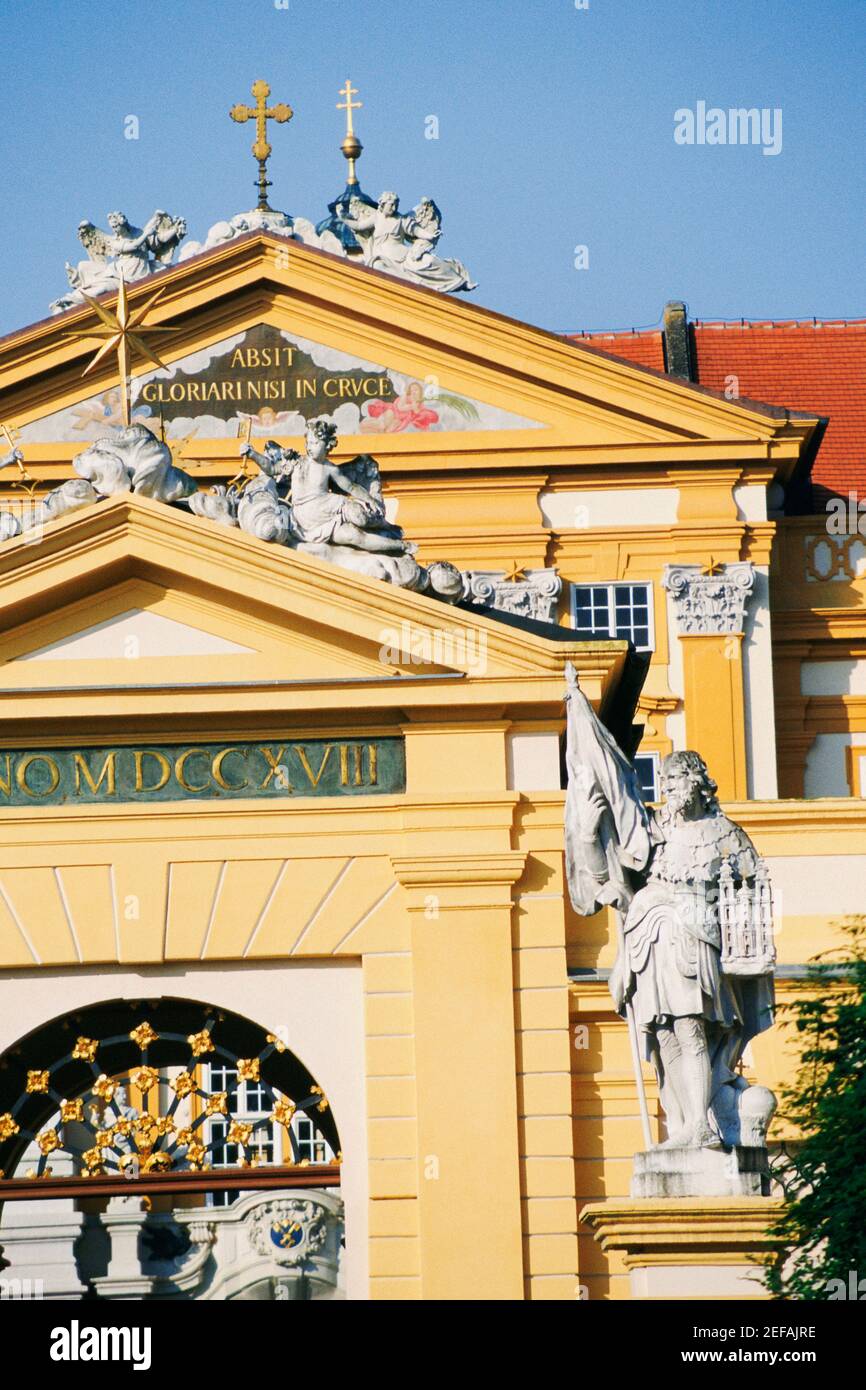 Melk austria statue hi-res stock photography and images - Alamy