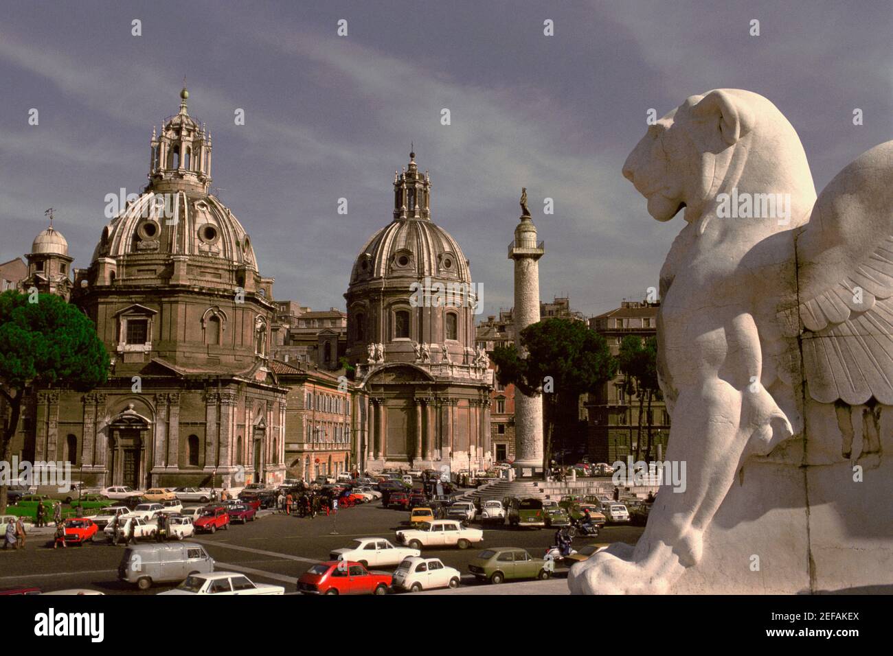 Cat on roman lion statue hi-res stock photography and images - Alamy