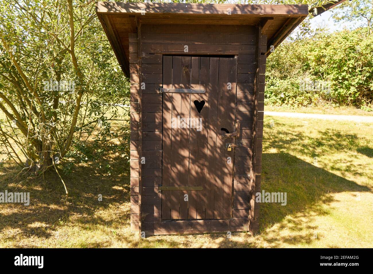 Old outside toilet hi-res stock photography and images - Alamy