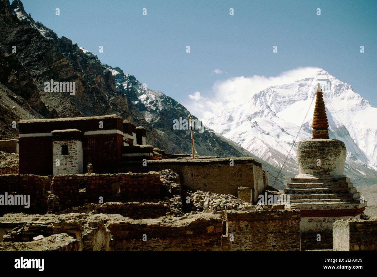 Rongbuk everest hi-res stock photography and images - Alamy