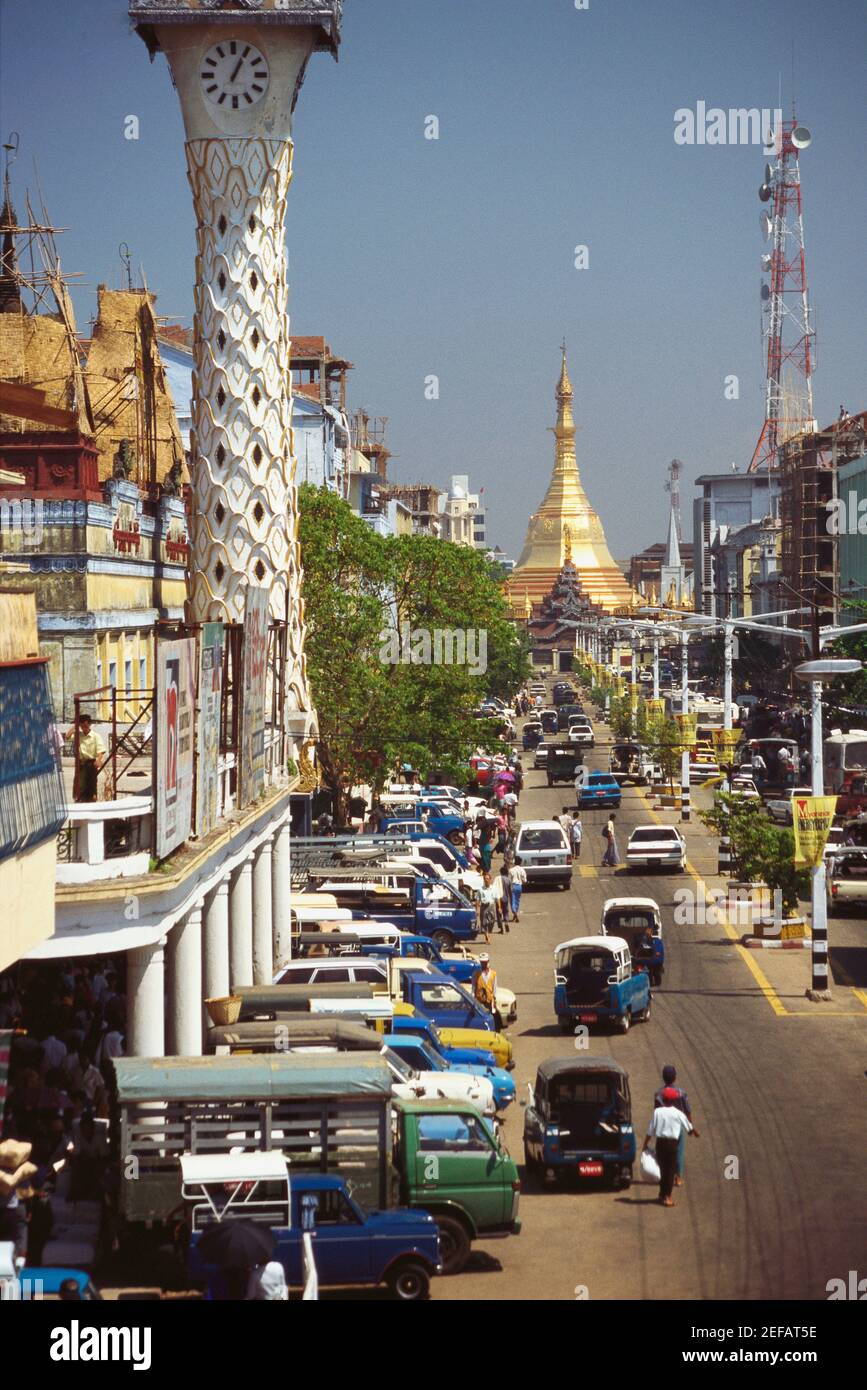 Clock above road hi-res stock photography and images - Alamy
