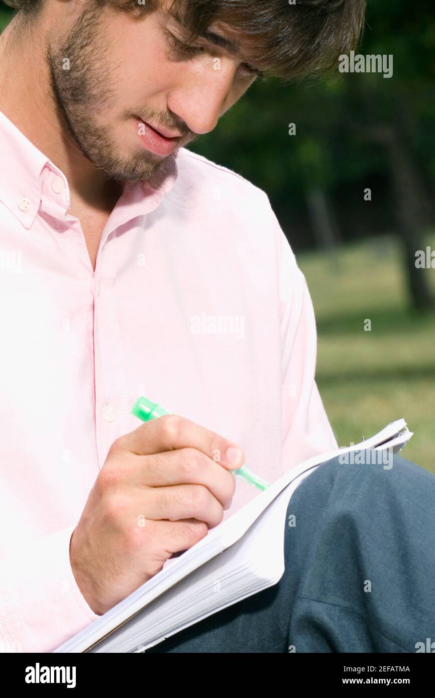 Man notepad pen looking up hi-res stock photography and images - Alamy