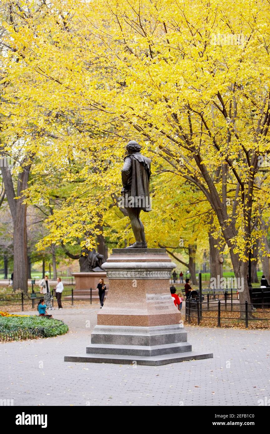 Human statue in central park hi-res stock photography and images - Alamy