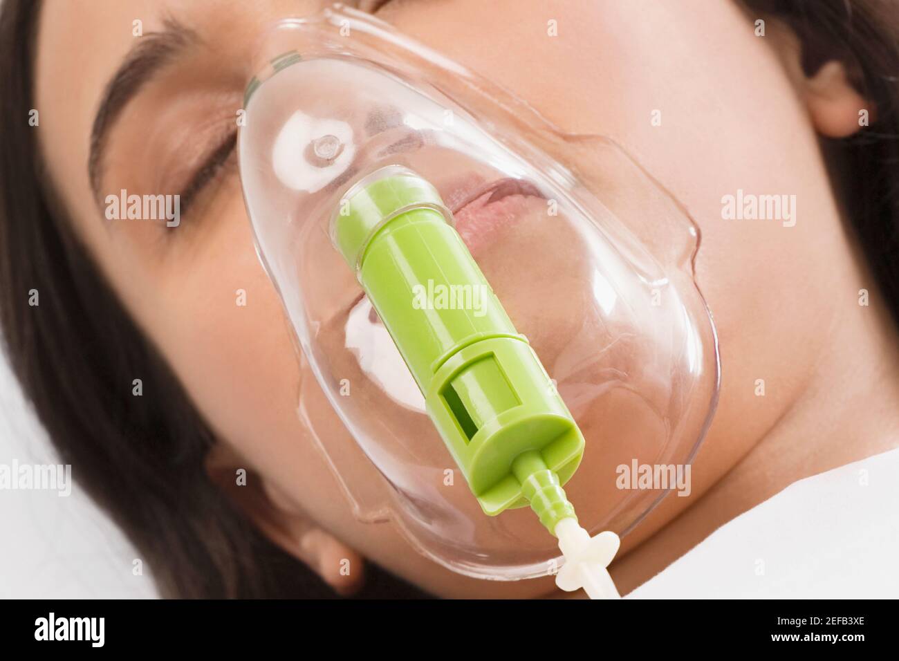 Woman wearing oxygen mask hi-res stock photography and images - Alamy