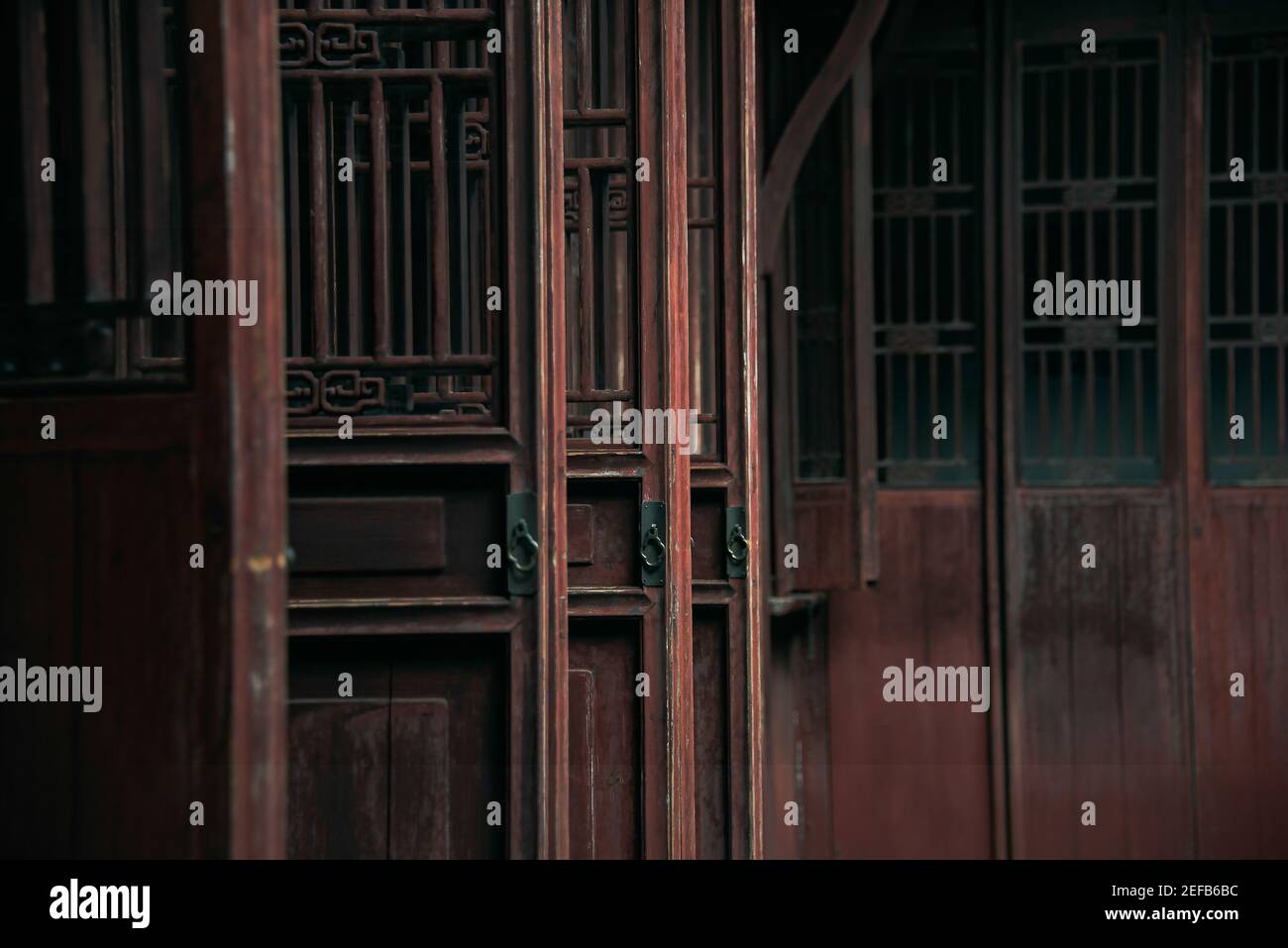 Traditional chinese door design door hi-res stock photography and ...