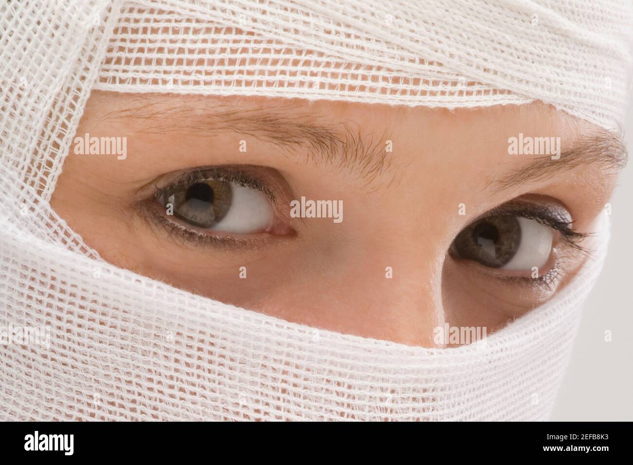 Face wrapped bandage hi-res stock photography and images - Alamy