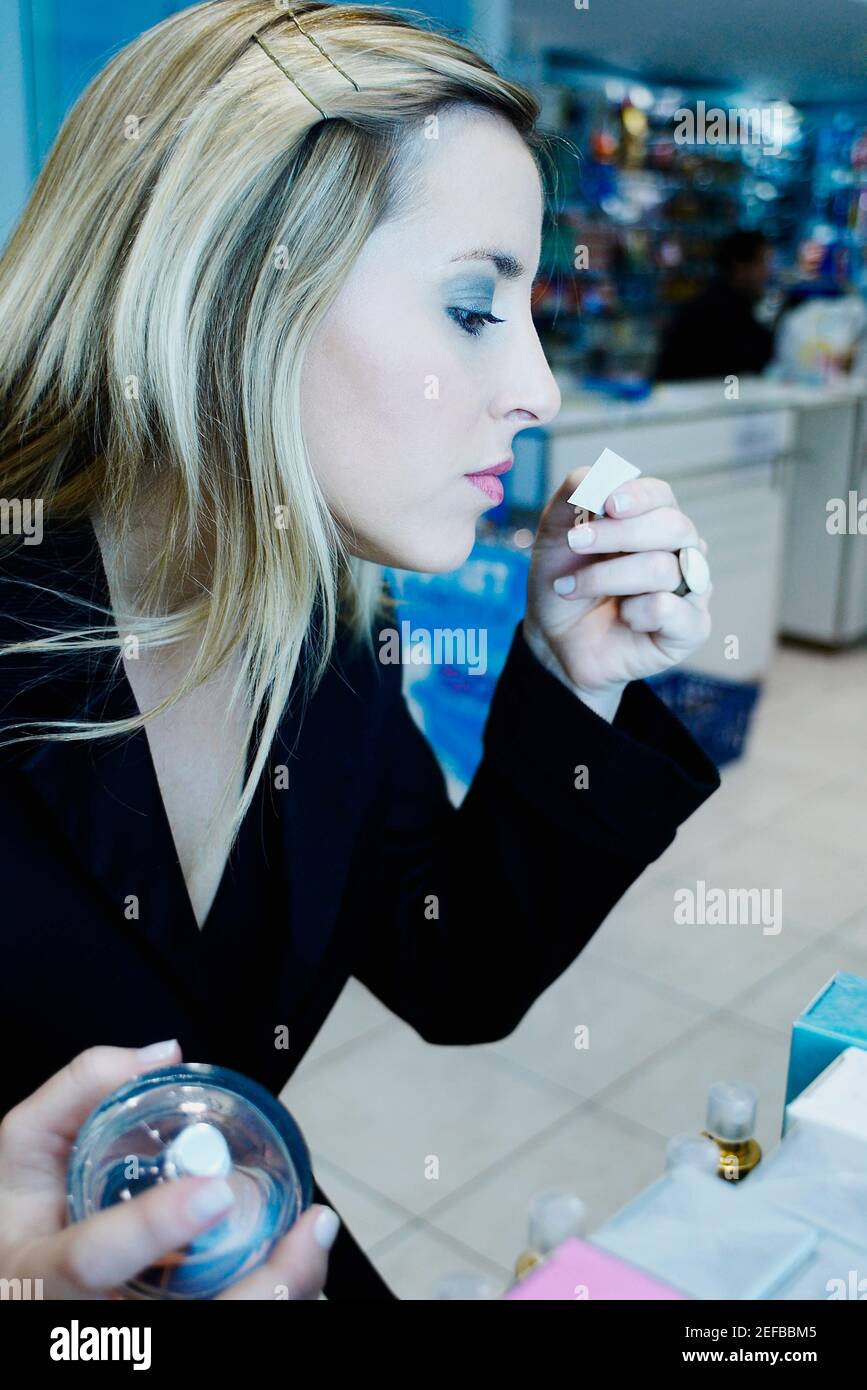 Smelling perfume bottle shop hi-res stock photography and images - Alamy