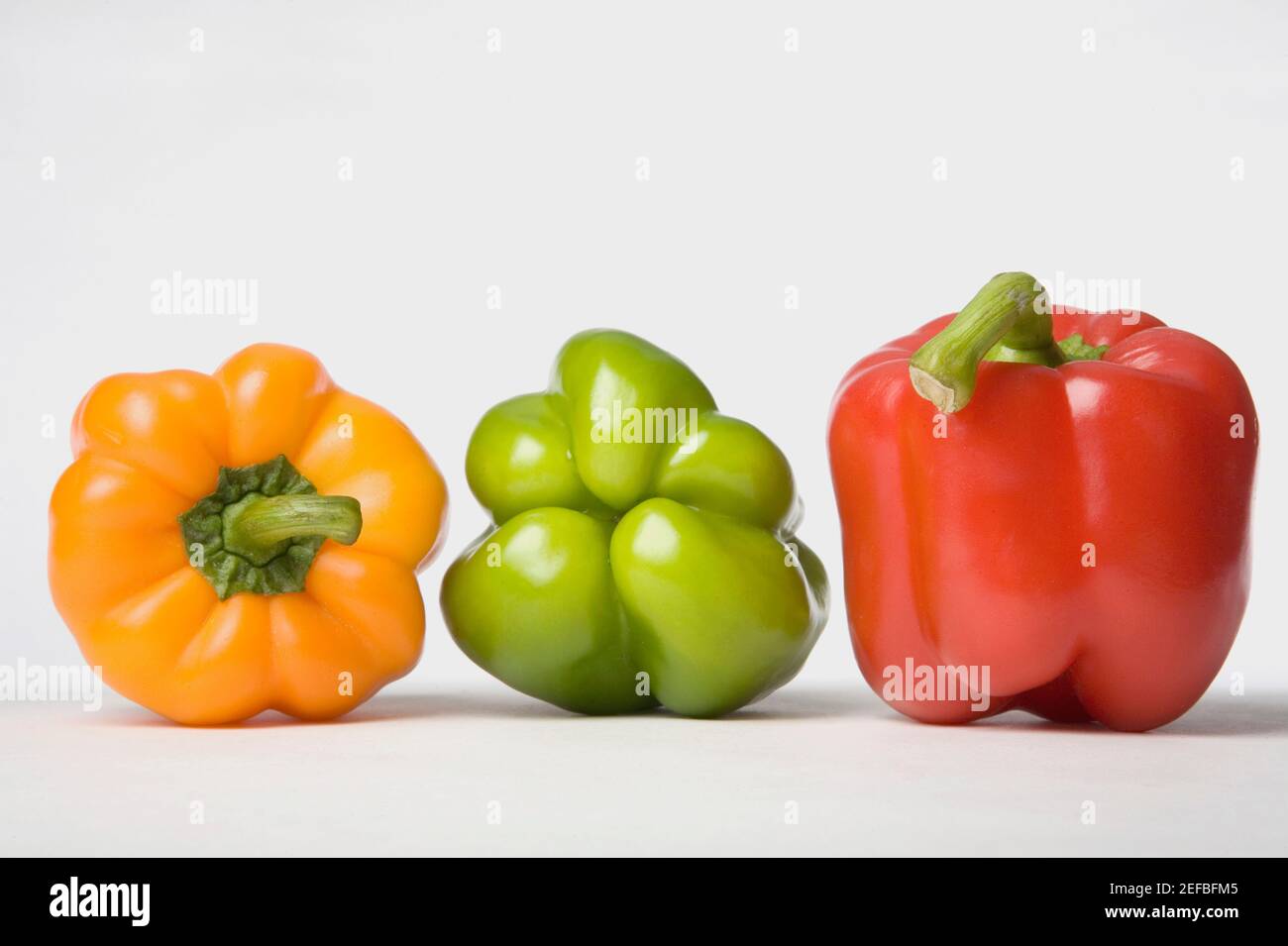 Bell peppers in a row hi-res stock photography and images - Alamy