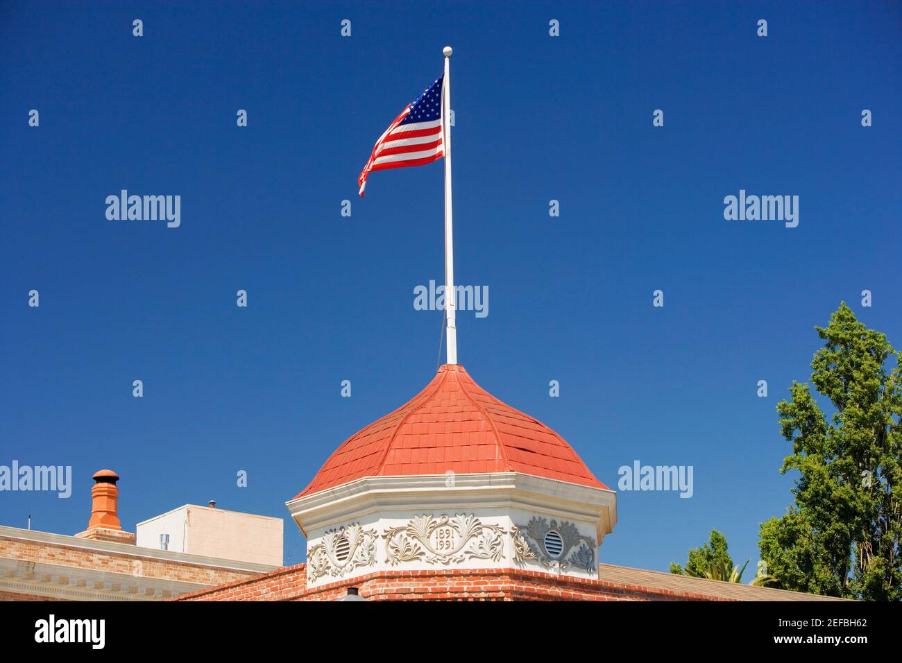 American flag on top building hi-res stock photography and images - Alamy