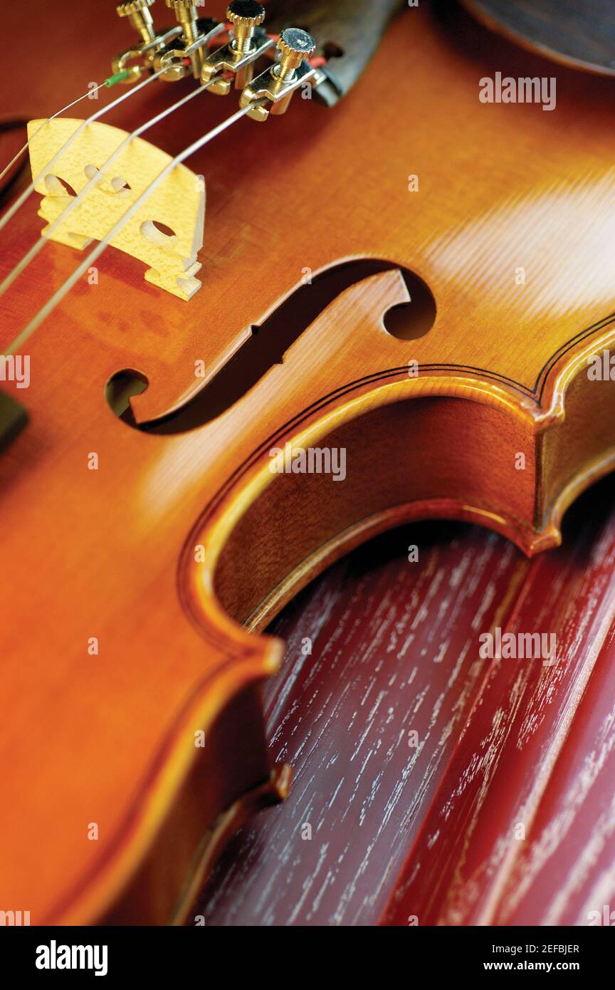Extreme close up violin hi-res stock photography and images - Alamy