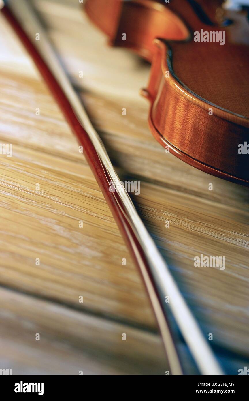 Close-up of violin and violin bow Stock Photo - Alamy