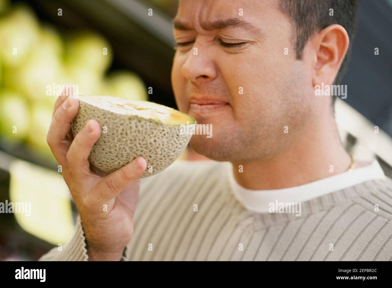 Smelling fruit supermarket hi-res stock photography and images - Alamy