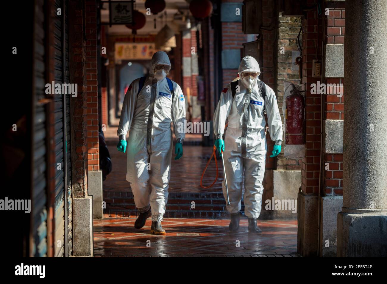 Soldiers seen dressed in personal protective equipment suits (PPE ...