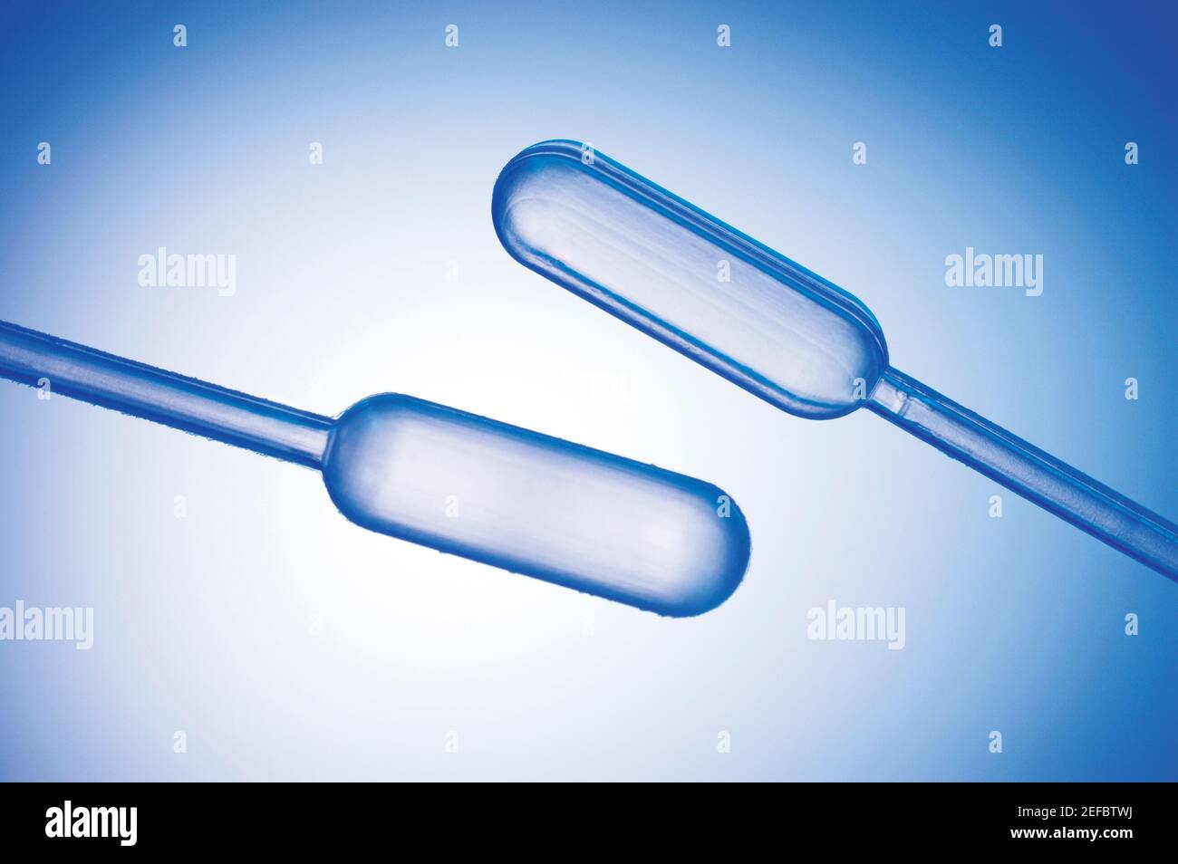 Glass droppers hi-res stock photography and images - Alamy